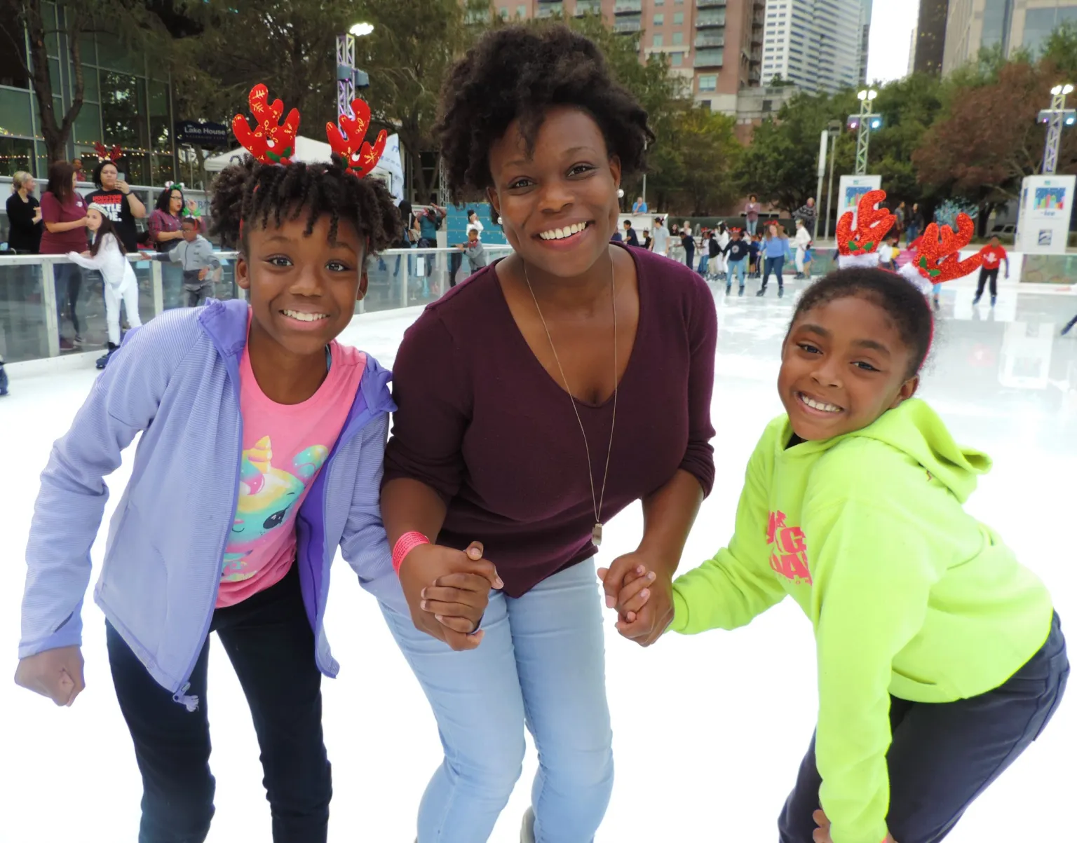Joy to the world: H-E-B Year of Joy Holiday Ice Skating Party is back ...
