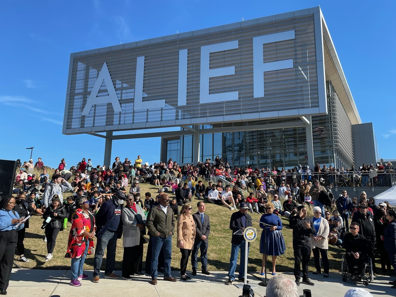 C/M Thomas, COH cheer new Alief Neighborhood Center - DefenderNetwork.com