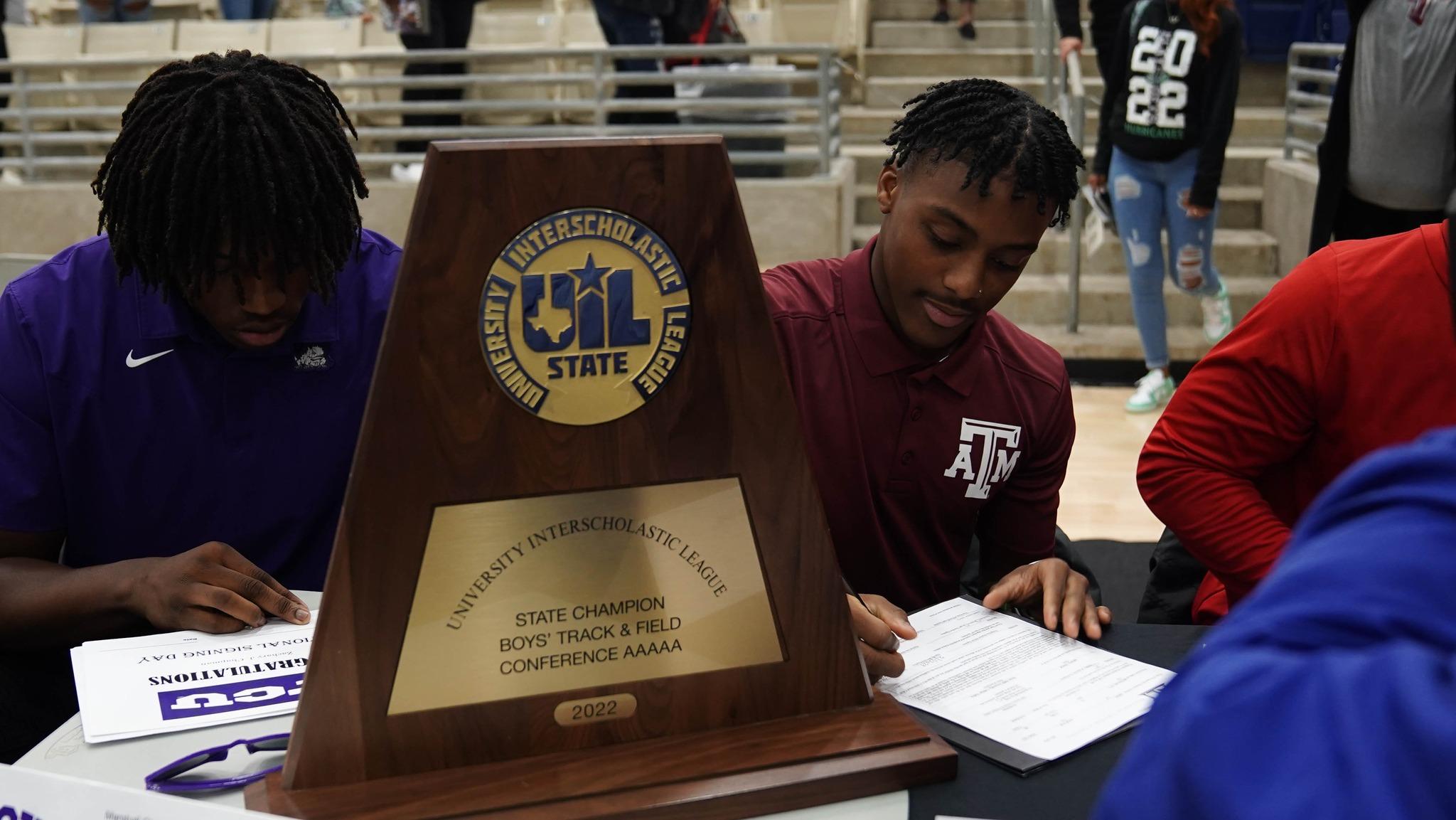 100-plus Ft. Bend student-athletes sign letters of intent ...