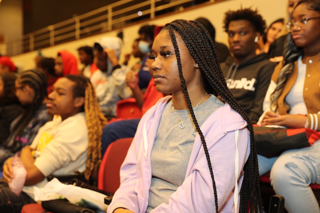 AT&T donates 100 laptops to Jack Yates High School students