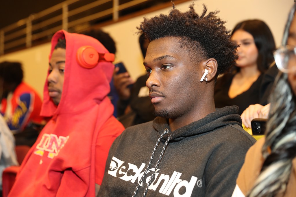 AT&T donates 100 laptops to Jack Yates High School students