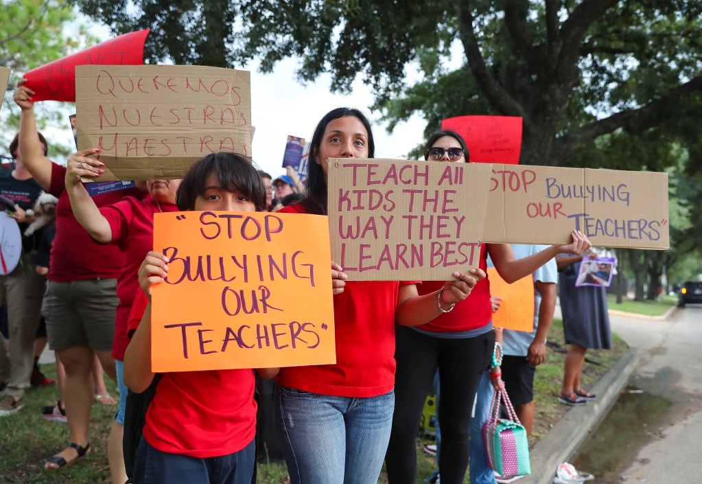 Parents, teachers rally against HISD NES Model