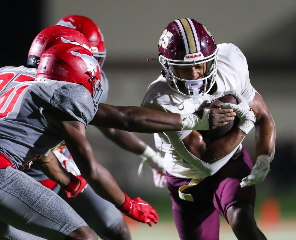 Lloyd Avant breaks the Summer Creek rushing record