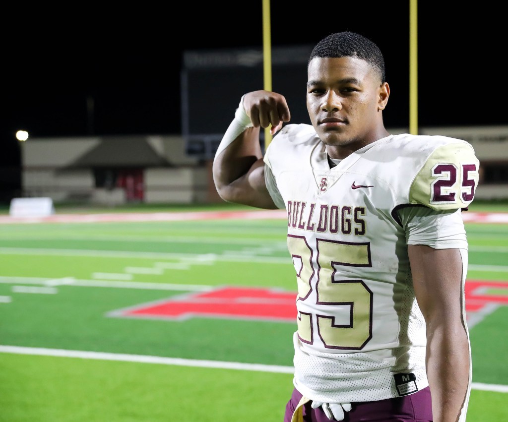 Lloyd Avant breaks the Summer Creek rushing record