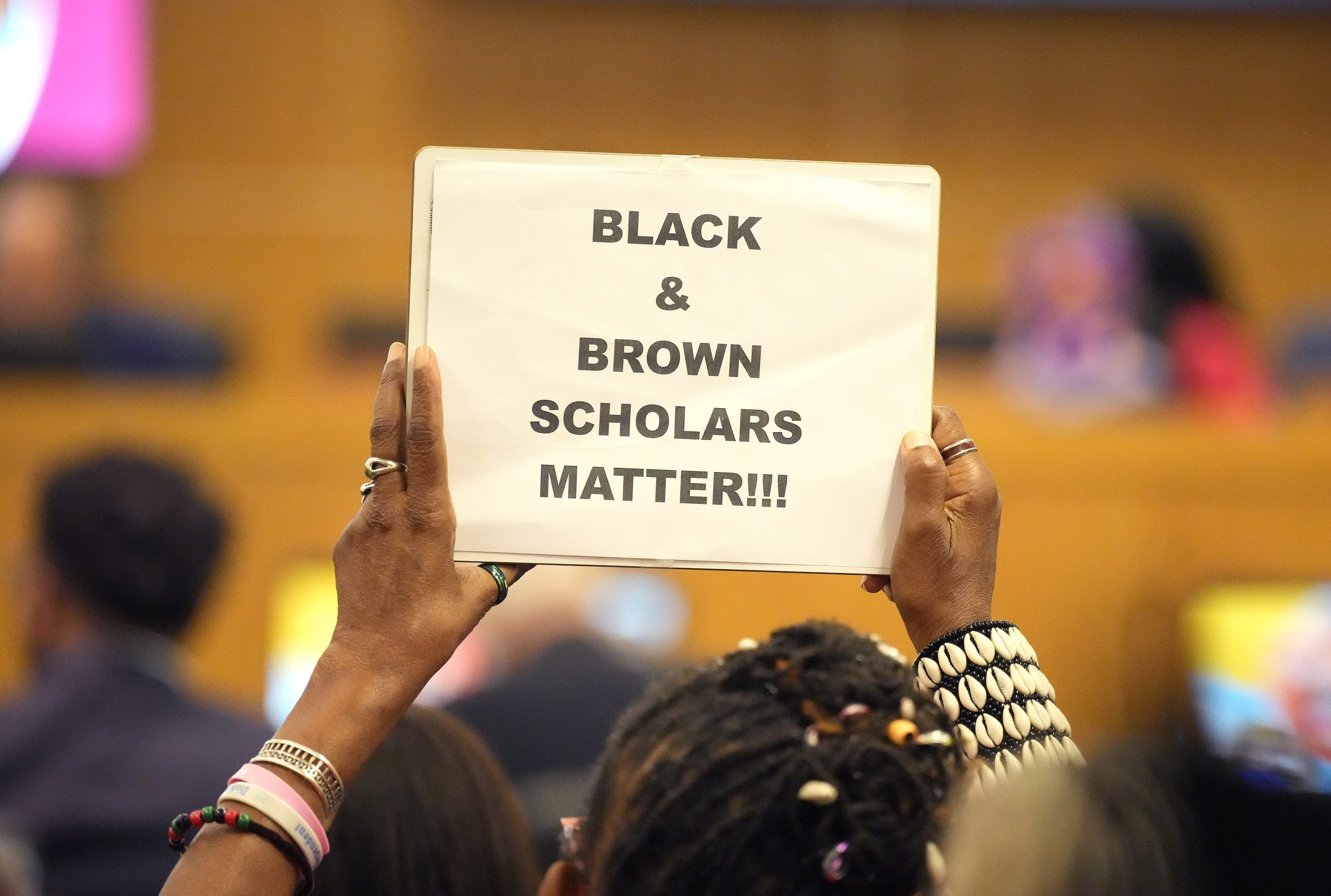 HISD board's decisions spark community opposition - DefenderNetwork.com